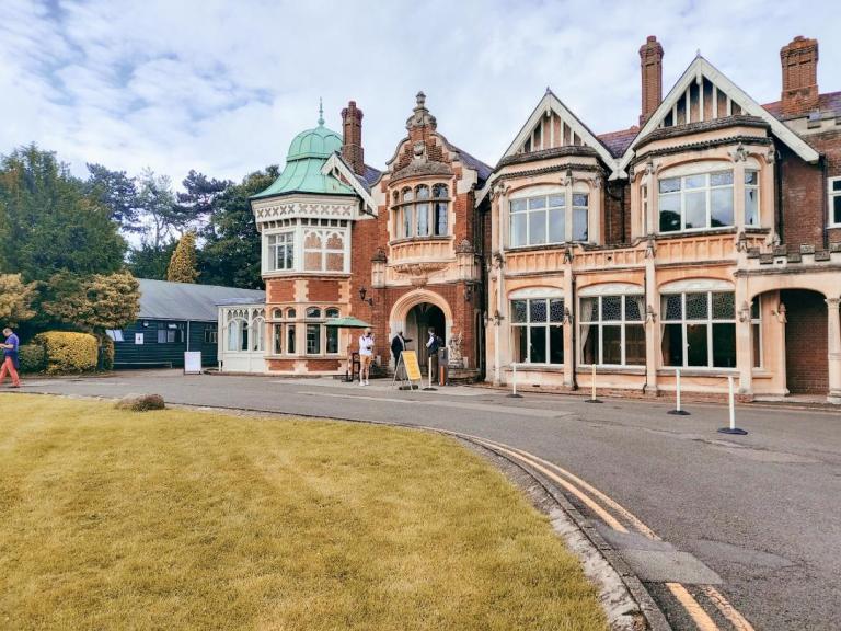 Visiting the WW2 Codebreakers at Bletchley Park – Travelling Han