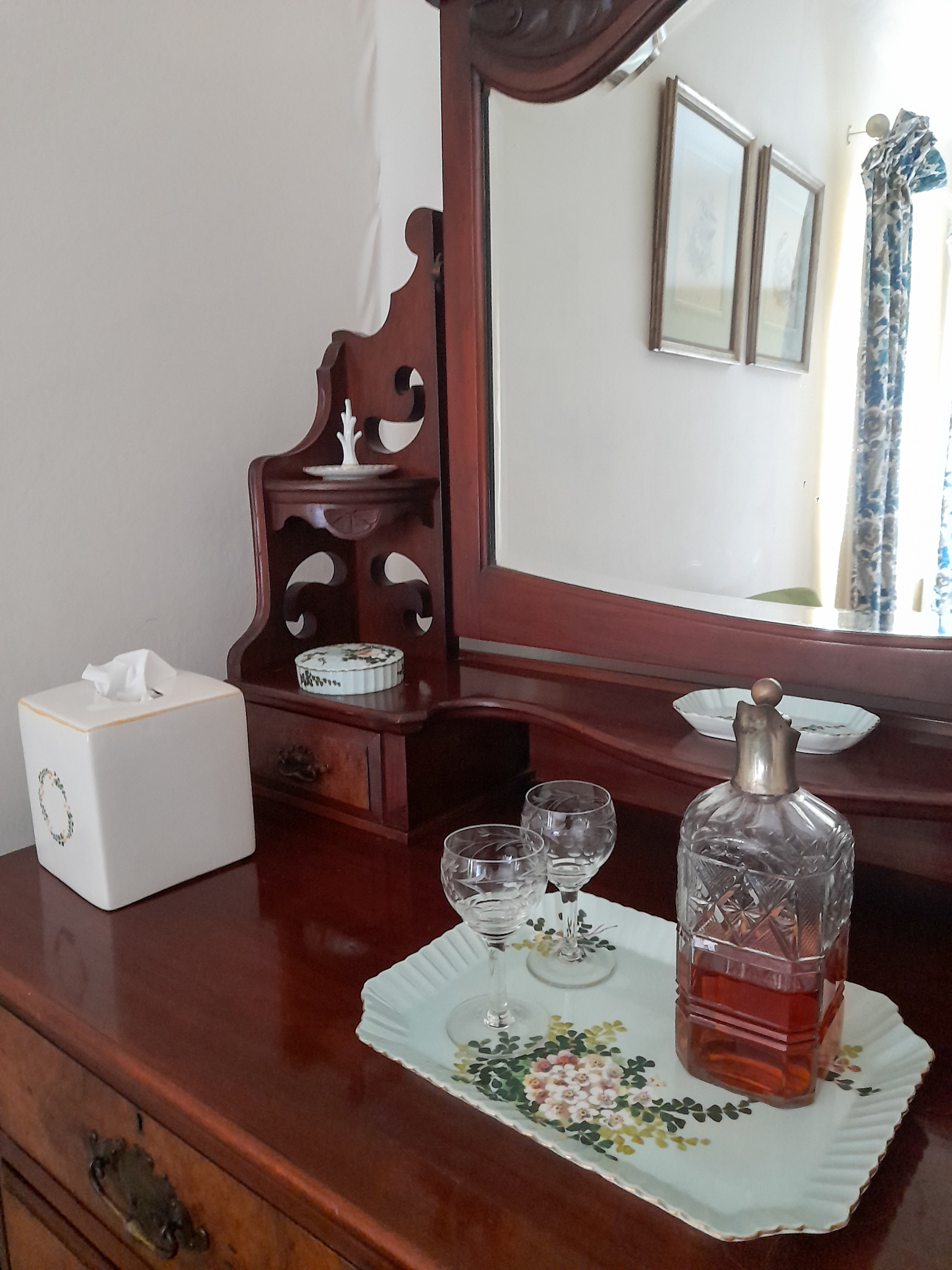 The Peak District: Matlock, High Tor & Heights of Abraham Walking Guide ...