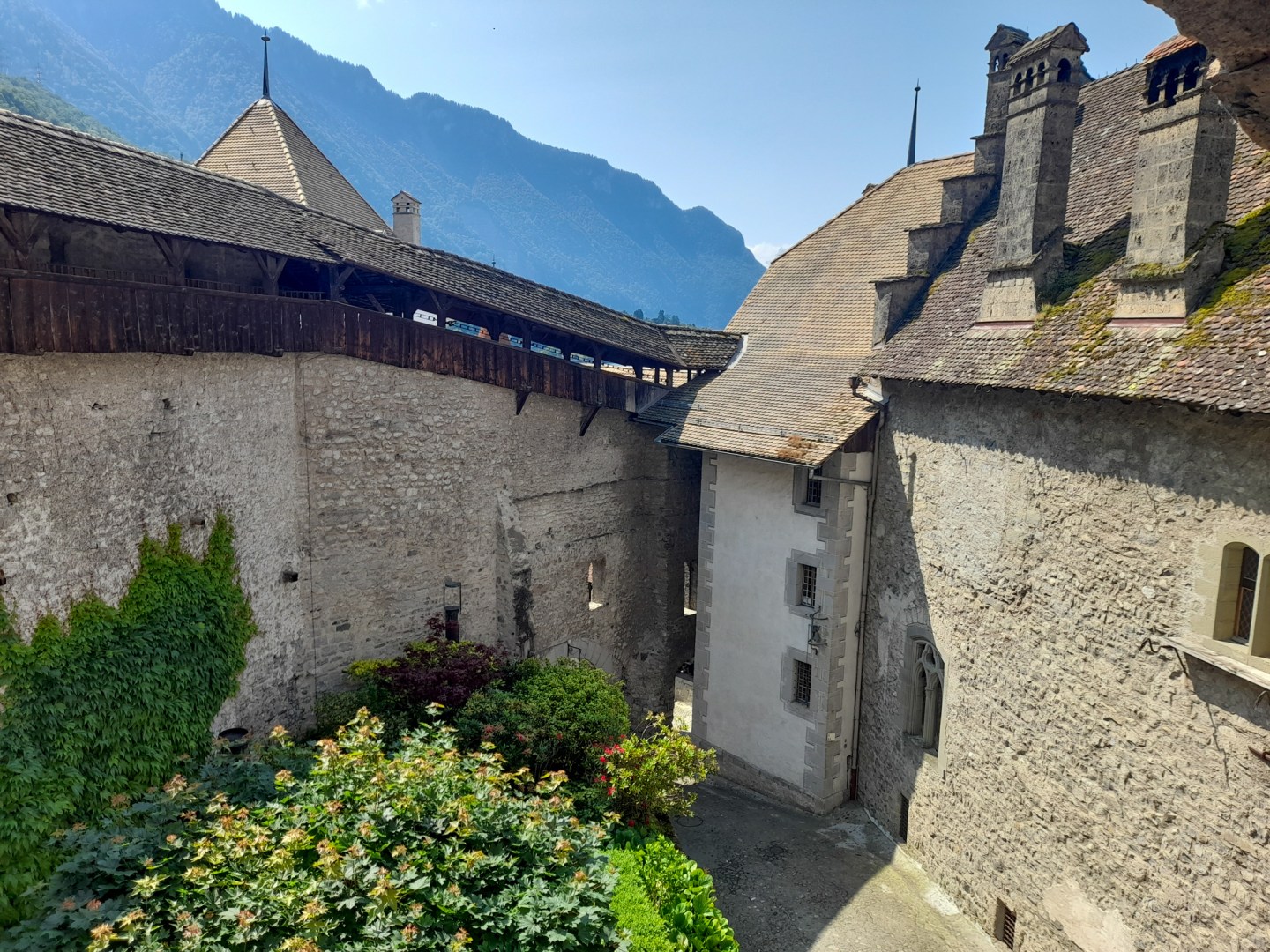 How to visit Château Chillon, Switzerland’s most beautiful castle ...